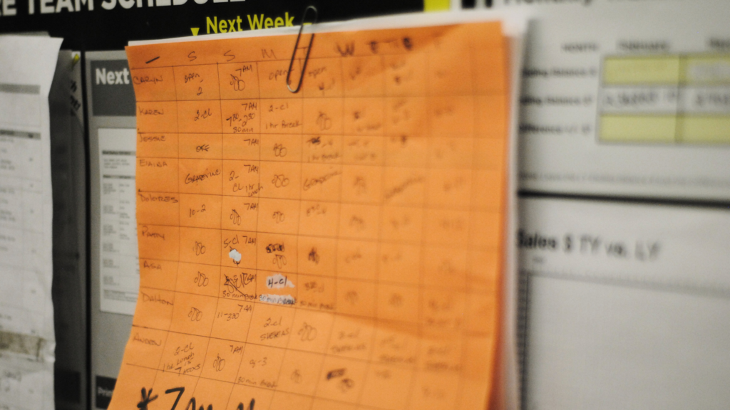 How to manage your team schedules according to your collective agreement?